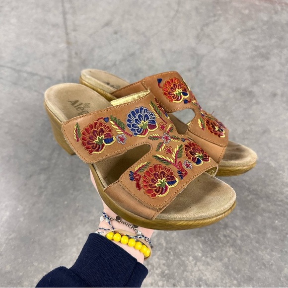 Alegria | Shoes | Alegria Embroidered Boho Platform Slide On Sandals 39 ...